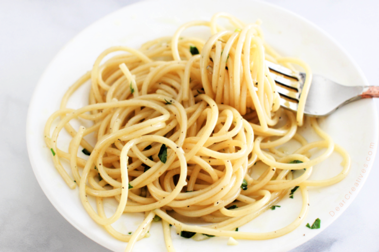 The Spaghetti With Garlic Pasta Recipe is Delicious, Fast Ready in 10 ...