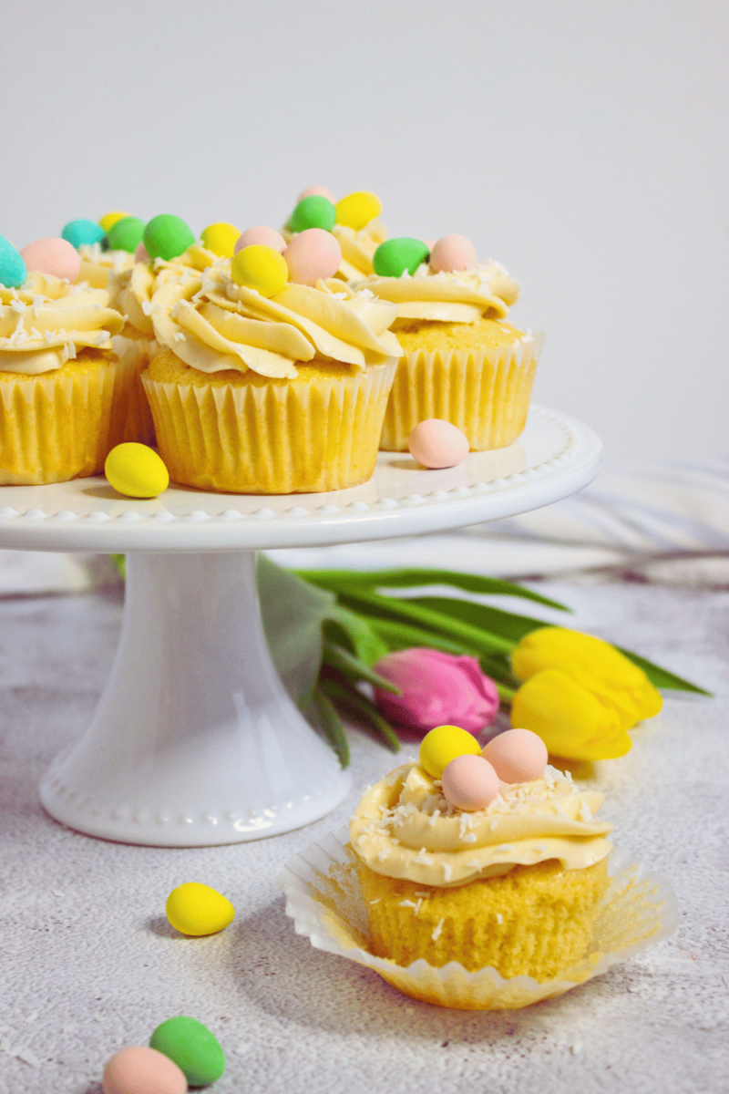 Lemon Curd Cupcakes: Vanilla Cupcakes with Lemon Curd Filling Dear ...